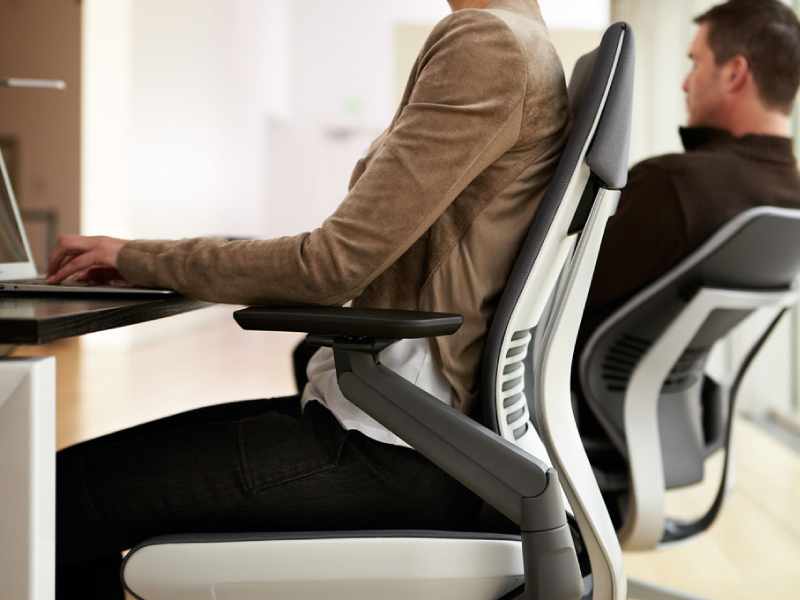 sentarse-bien.jpg?w=1200&h=630&mode=max&scale=both